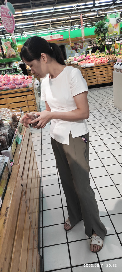 逛着街鸡巴硬着